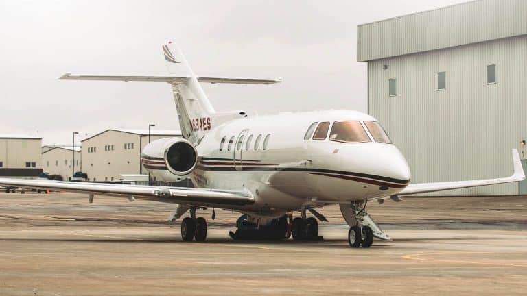Best Mid Size Private Jets (With Pictures and Prices)